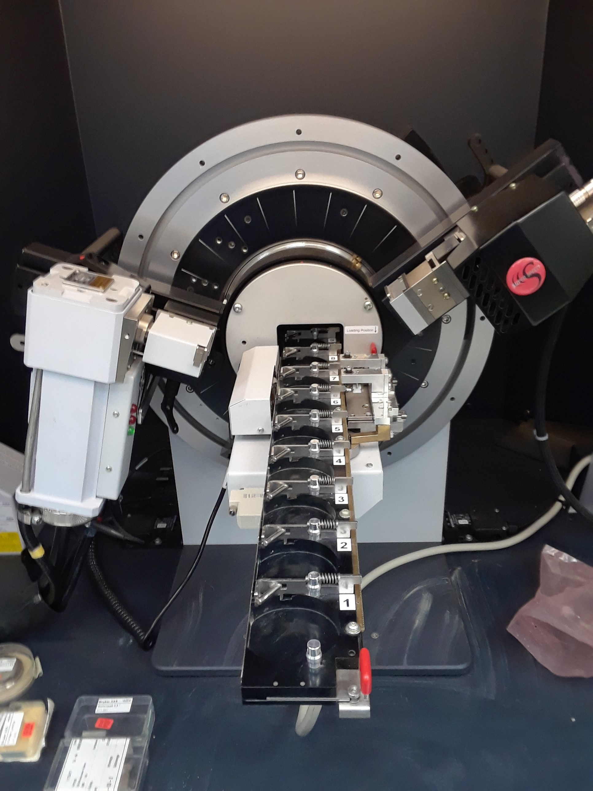 Bruker D8 Advance X-ray Diffractometer (XRD) | Ebeam | Jackson School of Geosciences | The ...