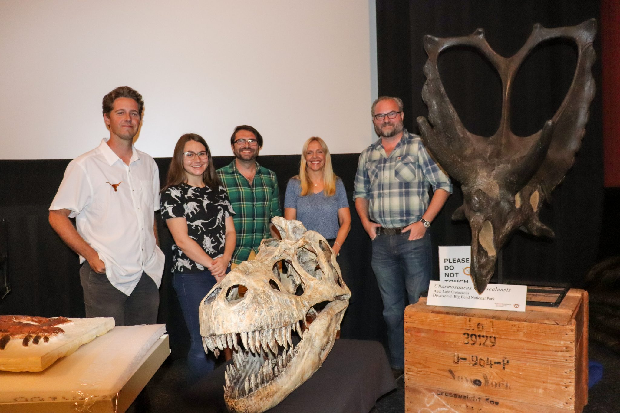 Hollywood Dinos Bring Paleo to Life | Jackson School of Geosciences ...